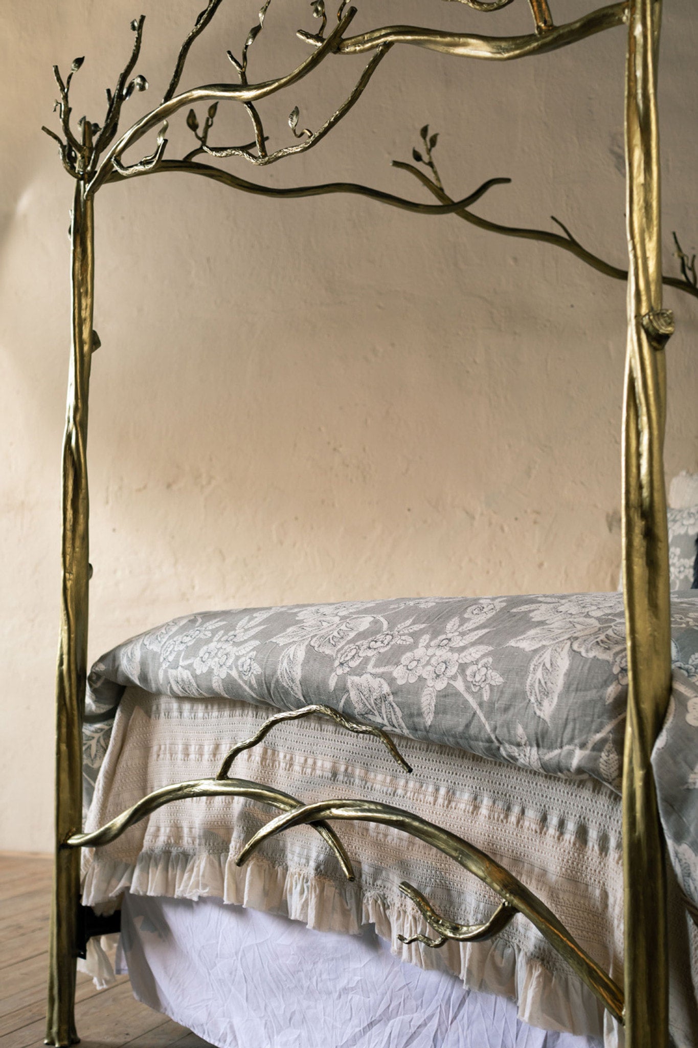 tree canopy bed frame